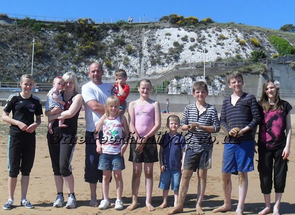 16kidsandcounting The Freer family | Pinkoddy's Blog