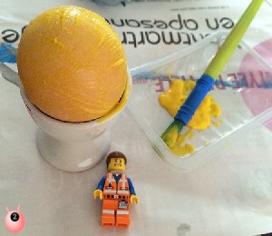 Egg Decorating Lego Emmett and Superman | Pinkoddy's Blog