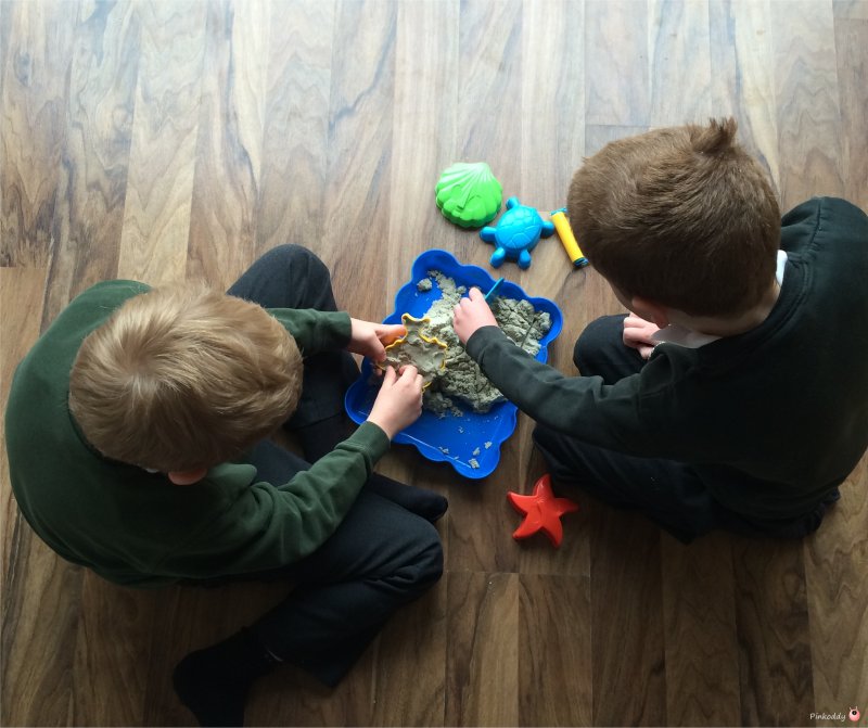 indoor sand play | Pinkoddy's Blog