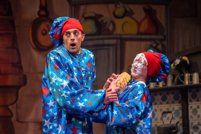 The Roses Theatre King Arthur The Panto Review Pinkoddy